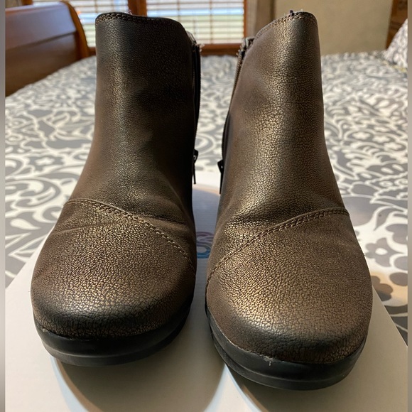 Clarks | Shoes | Ladies Short Boots | Poshmark